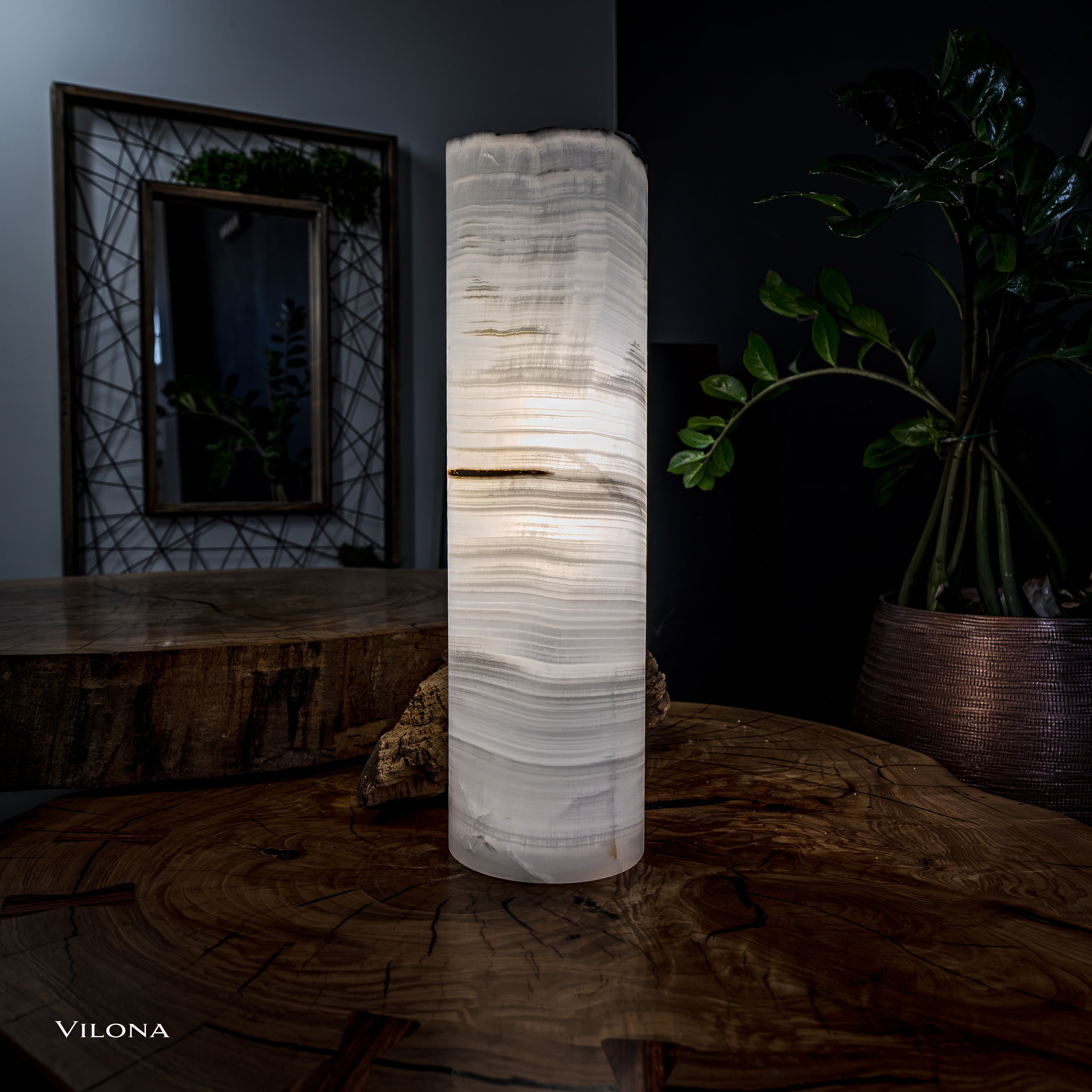 Vilona Onyx - Ice Onyx Table Lamp (Live Edge, 1 Out Of 12)